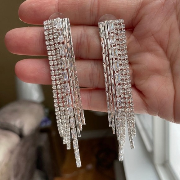 Ardene | Jewelry | 525 Ardene Crystal Chandelier 3 Inches Long Silver ...